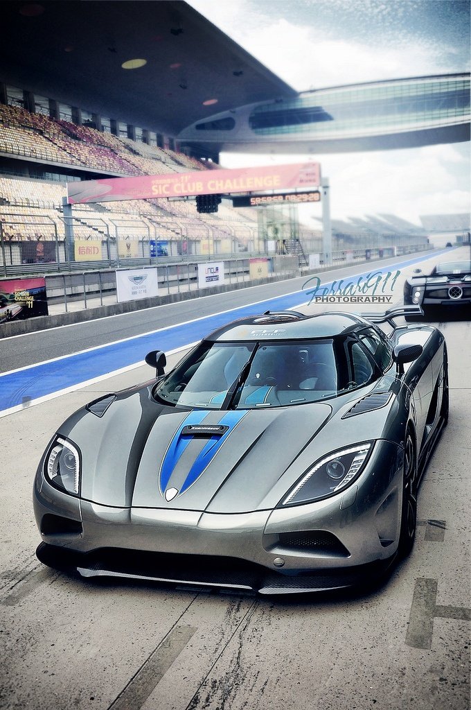Top 10 Fastest Cars In The World