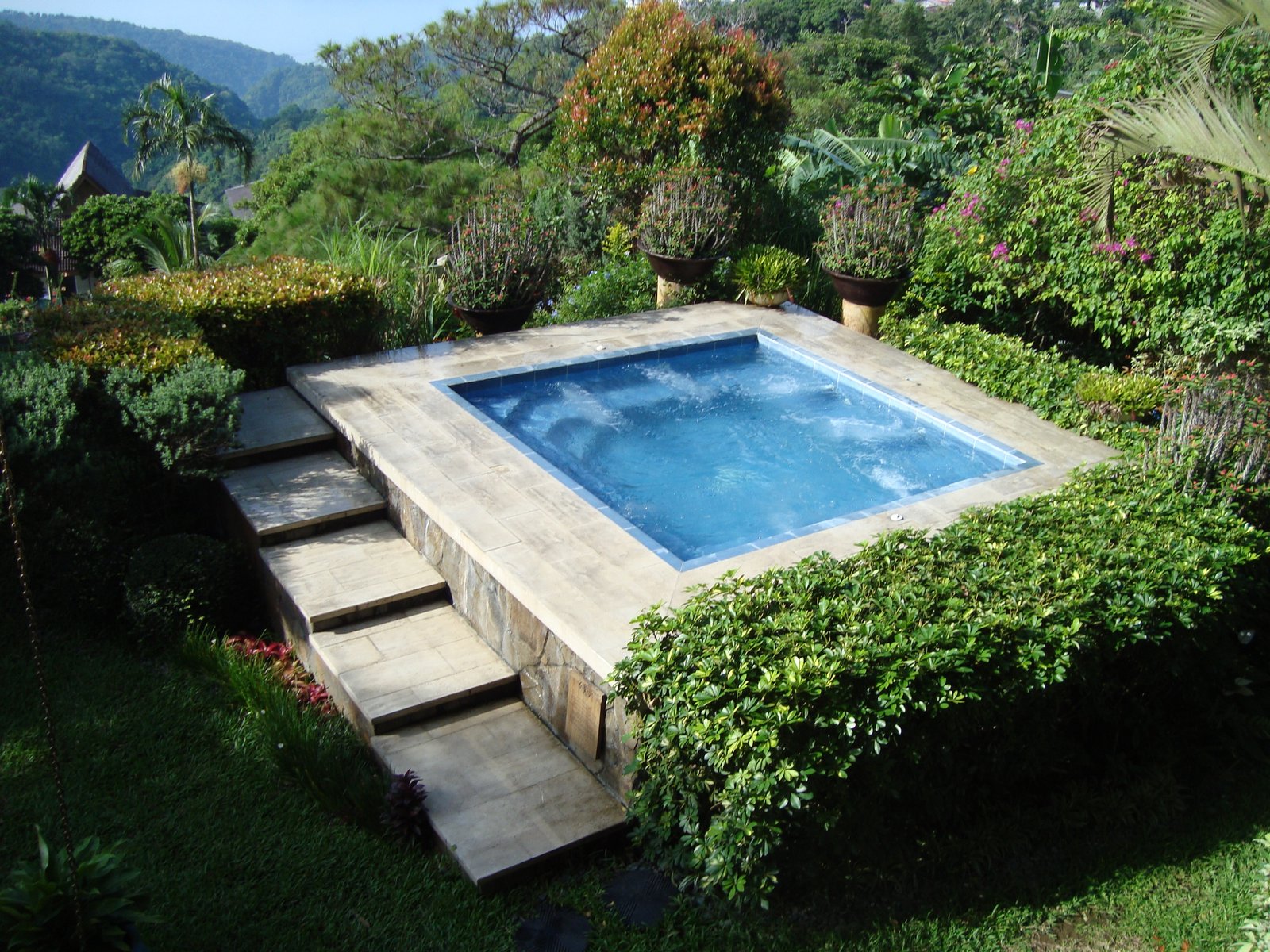33 Jacuzzi Pools For Your Home