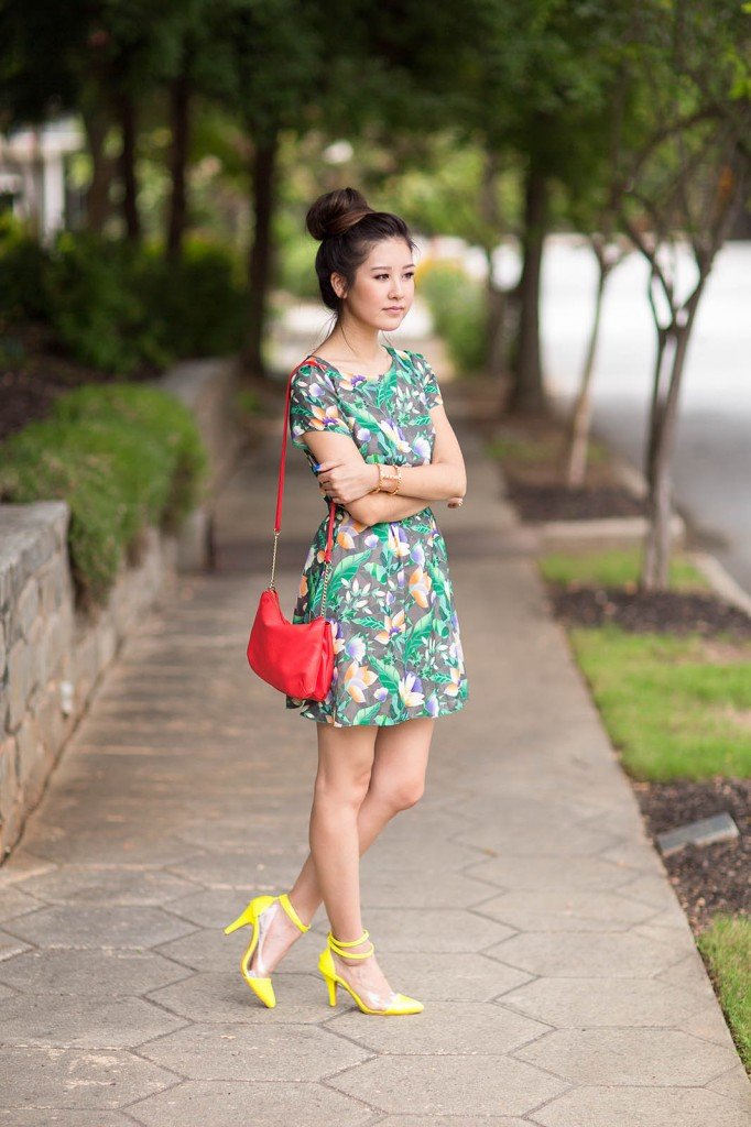 Charming Ways to Wear Tropical Print Outfits