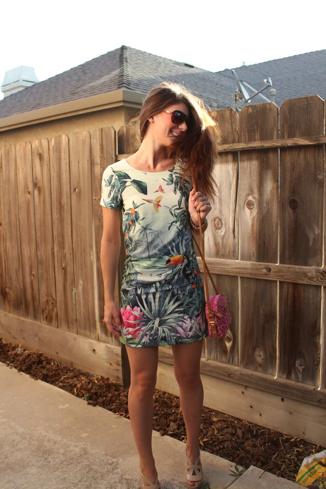 Charming Ways to Wear Tropical Print Outfits