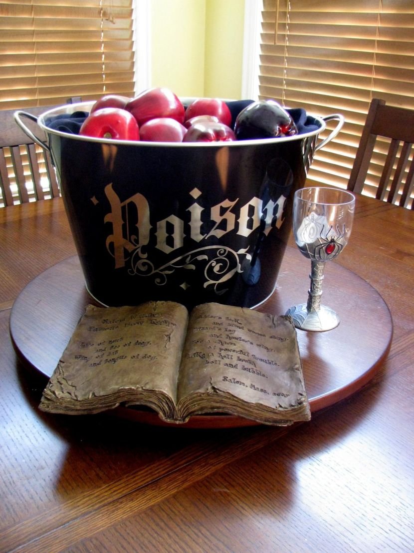 25 Stunning Red And Black Halloween Ideas