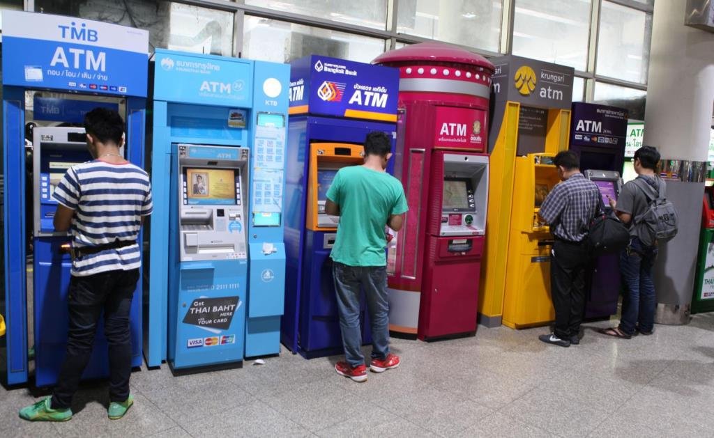 How to Manage Your Money When You Travel