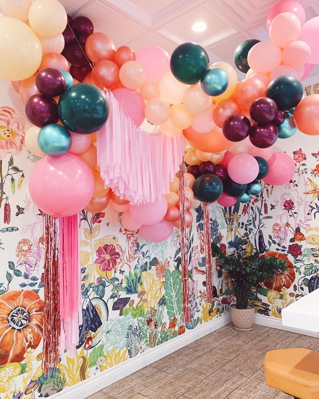 8 Brilliant Ideas To Vamp Up Your Party Space with Balloons