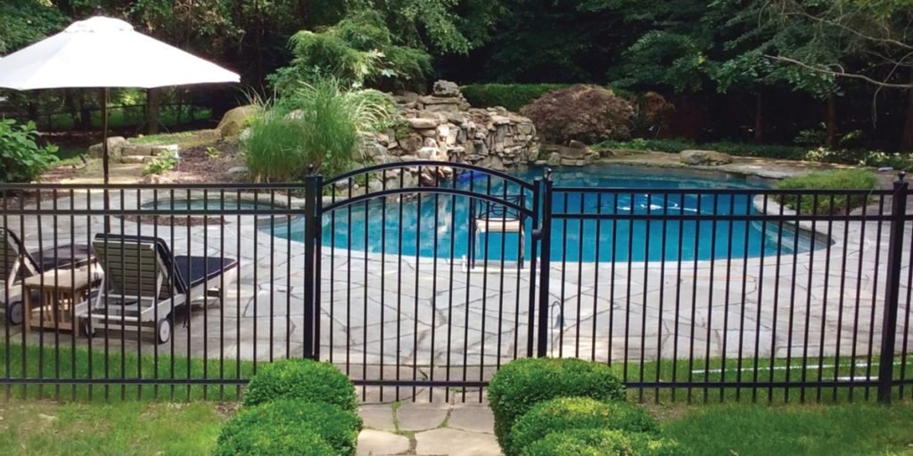6 Reasons You Need an Aluminum Fence for Your Pool