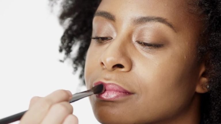 New To Makeup? Here’s What You Need In Your Makeup Kit