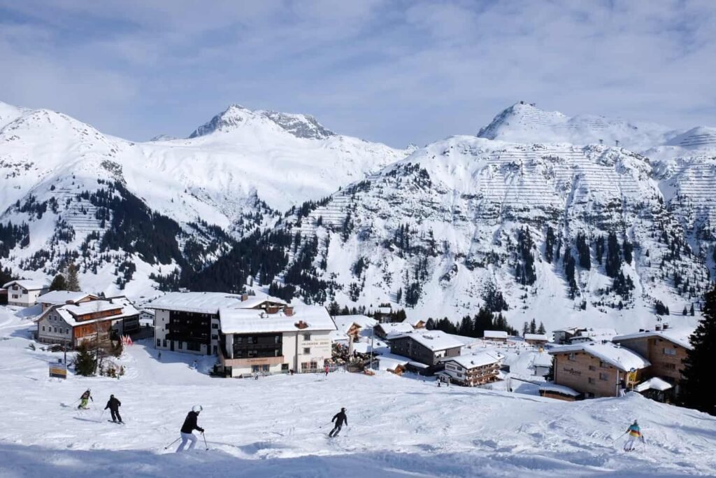 The Essential Guide for Skiers - Choosing the Perfect Ski Resort